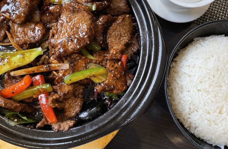 Beef tenderloin with black pepper sauce and hot stone in the pot | Fulu ...